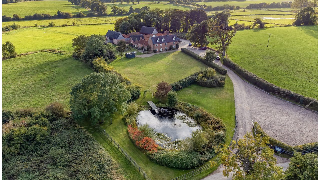 White Dove Barns Wedding Photographer - Embrace Photography